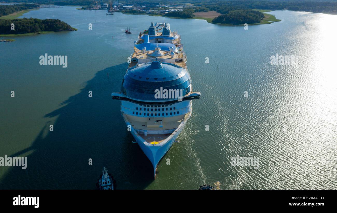 Worlds largest cruise ship ICON OF THE SEAS departing for sea trials ...