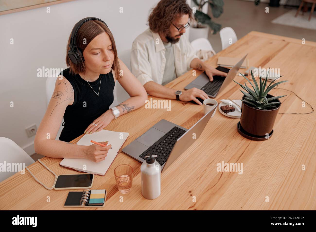 Couple working together in modern coworking space. Distance work ...