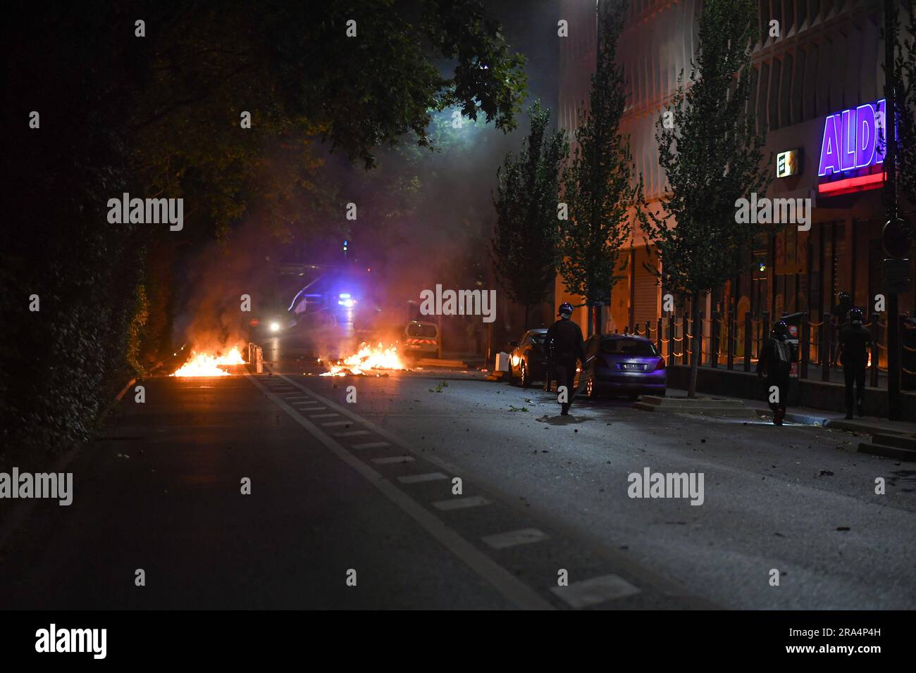Charenton, France. 01st July, 2023. Firefighters extinguish fires set ...
