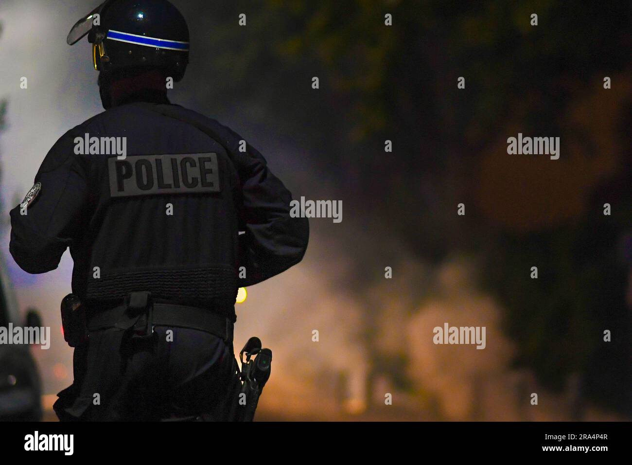 Charenton, France. 01st July, 2023. Firefighters extinguish fires set ...