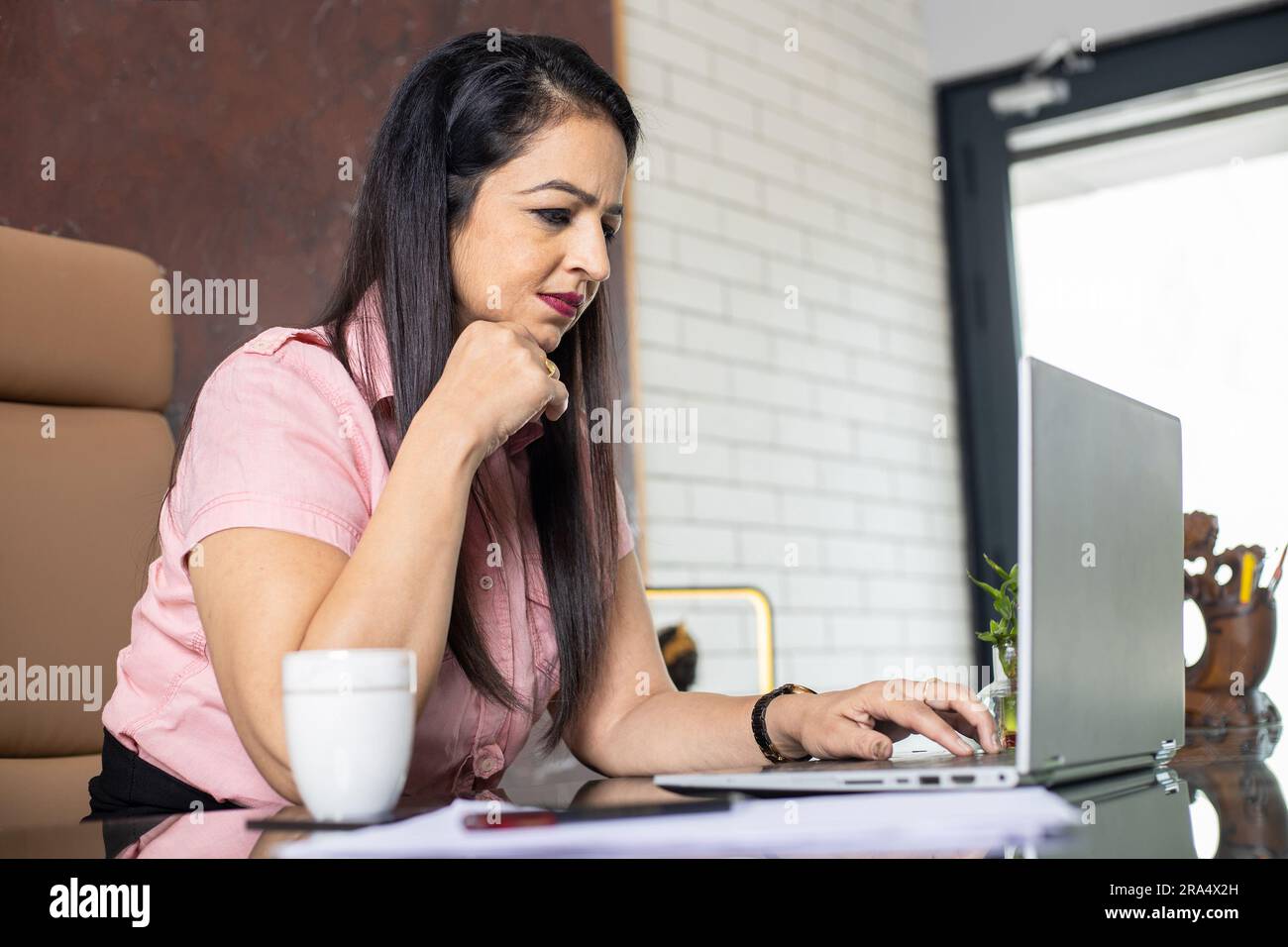 Indian woman employee hi-res stock photography and images - Alamy