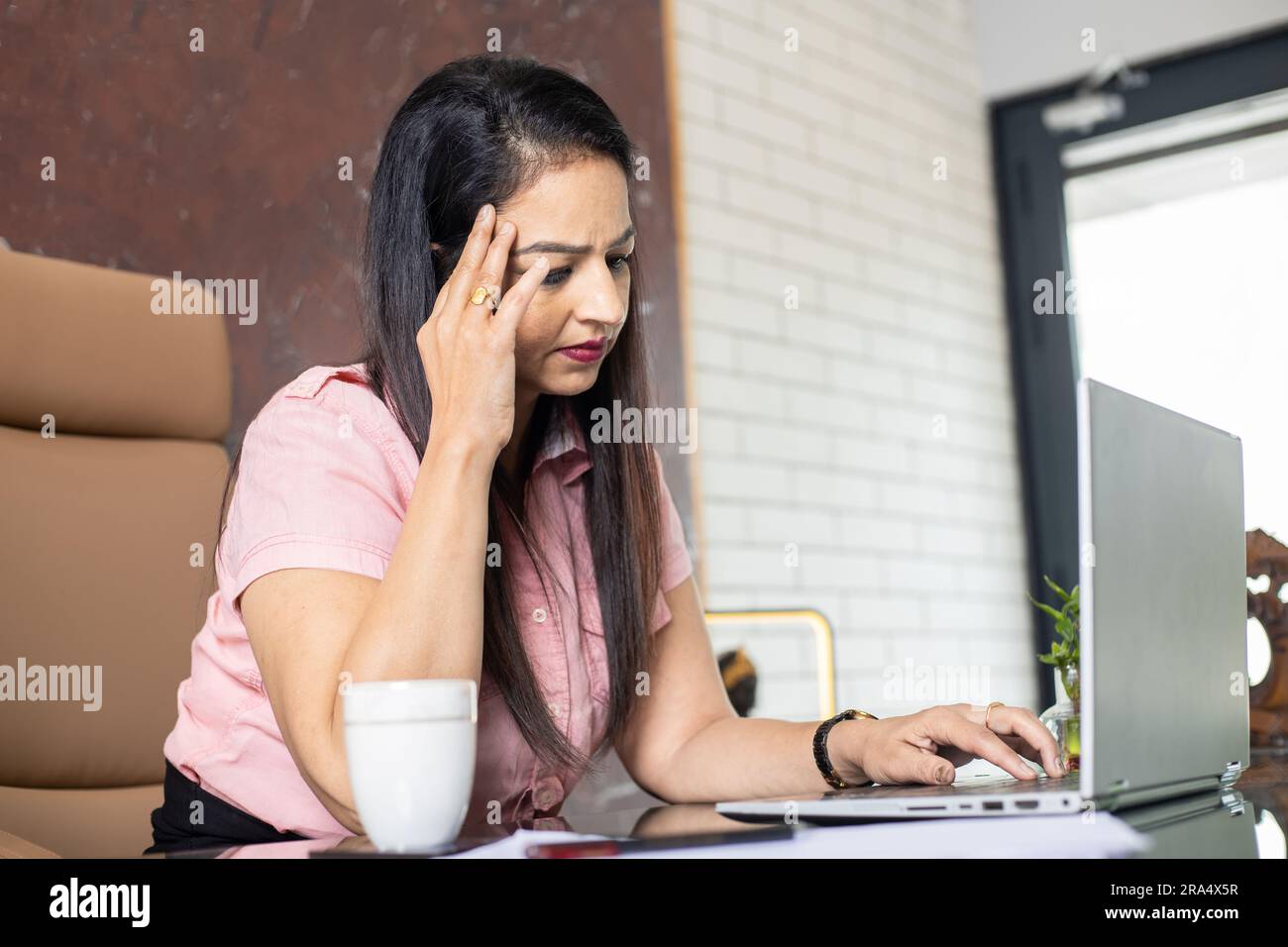 Workload woman hi-res stock photography and images - Alamy