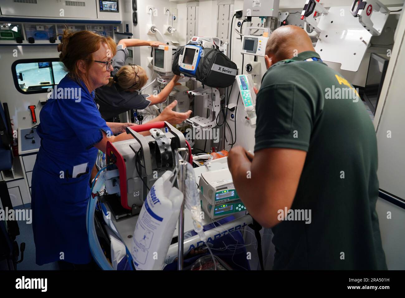 Advanced Nurse Practitioner Sarah Hardwick (centre) alongside Senior ...