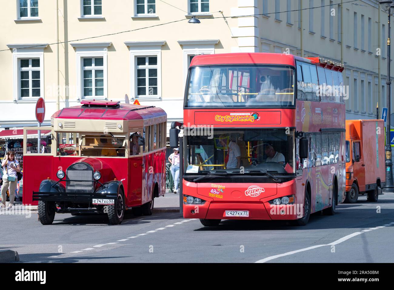 SAINT PETERSBURG, RUSSIA - JUNE 27, 2023: Two sightseeing buses ZIS-8 ...
