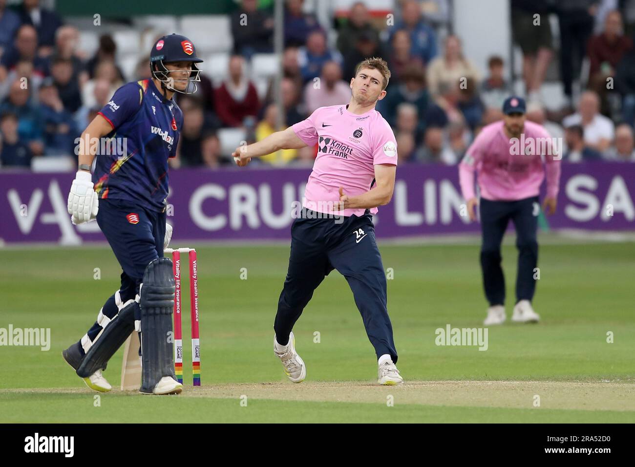 Martin Andersson in bowling action for Middlesex during Essex Eagles vs ...