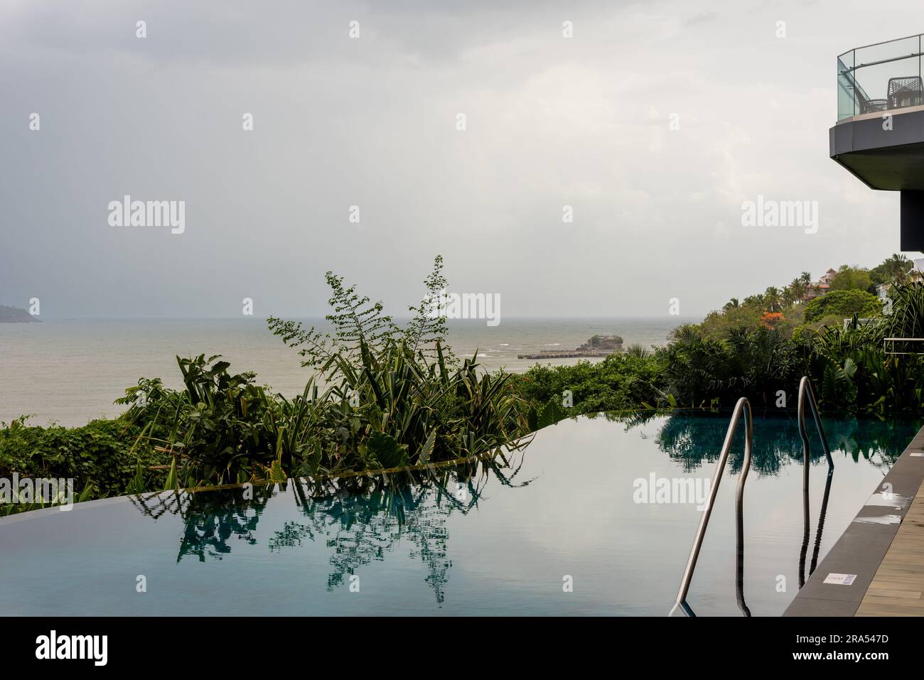 View of the beautiful ocean horizon and landscape from the infinity ...