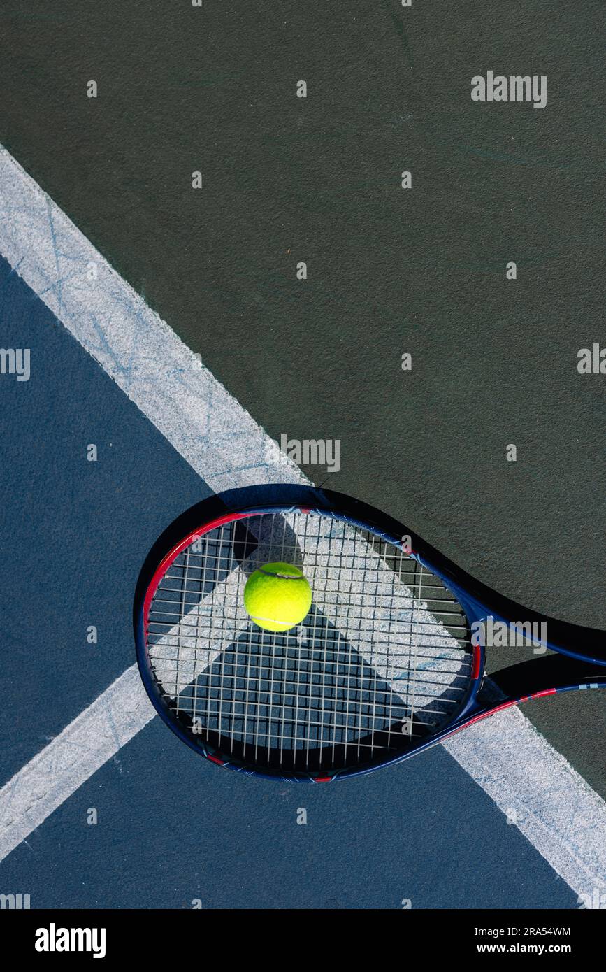 Tennis ball hitting racket hi-res stock photography and images - Alamy