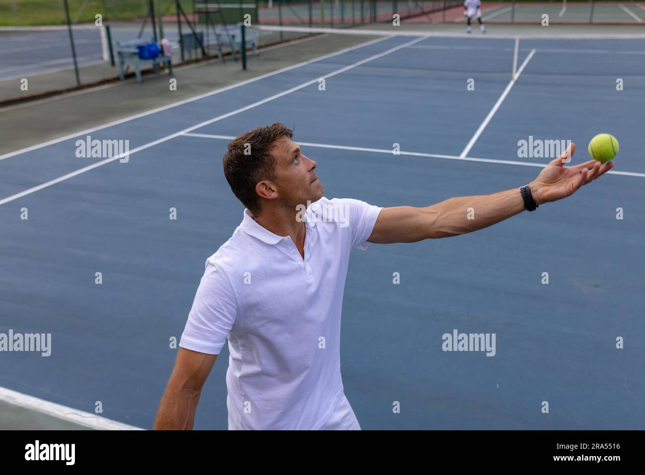 Male tennis player serving hi-res stock photography and images - Alamy