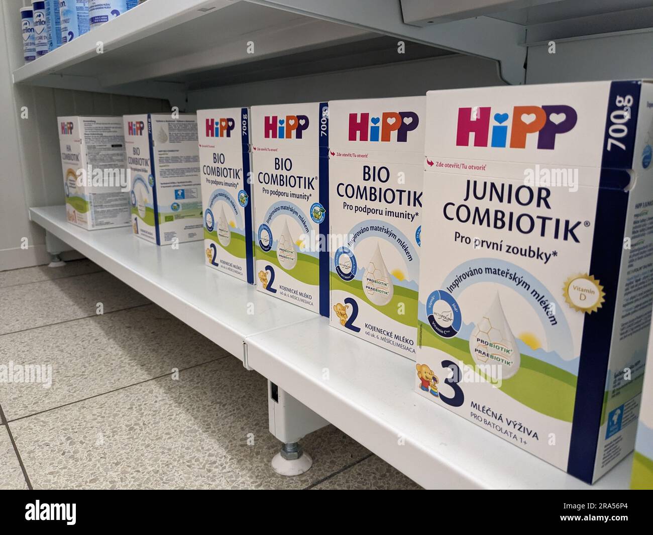 Baby formula milk on shelf hi-res stock photography and images - Alamy