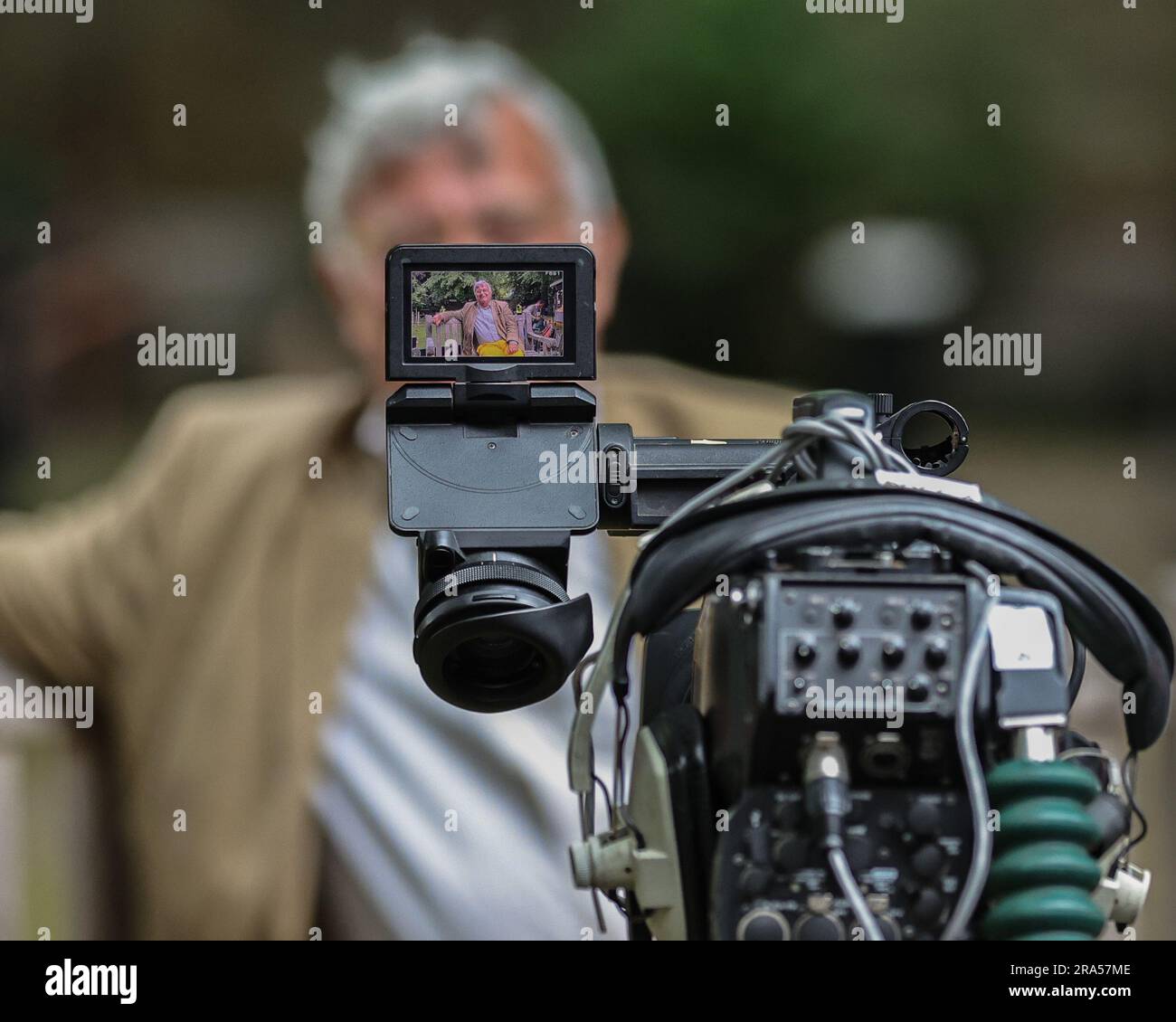 Tv cameras set hi-res stock photography and images - Alamy