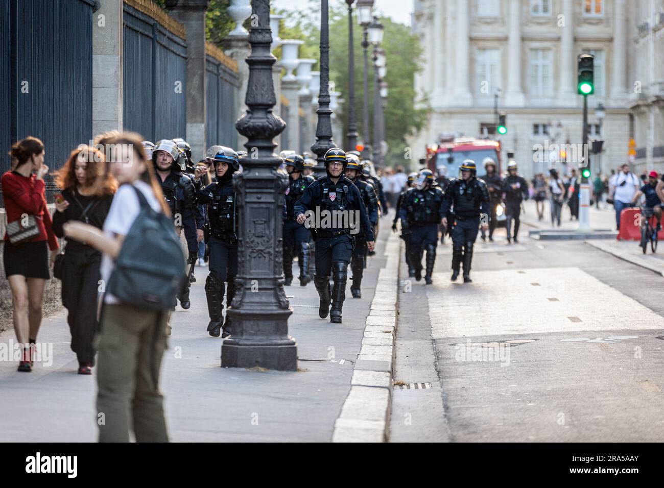 Spontaneous street images hi-res stock photography and images - Alamy