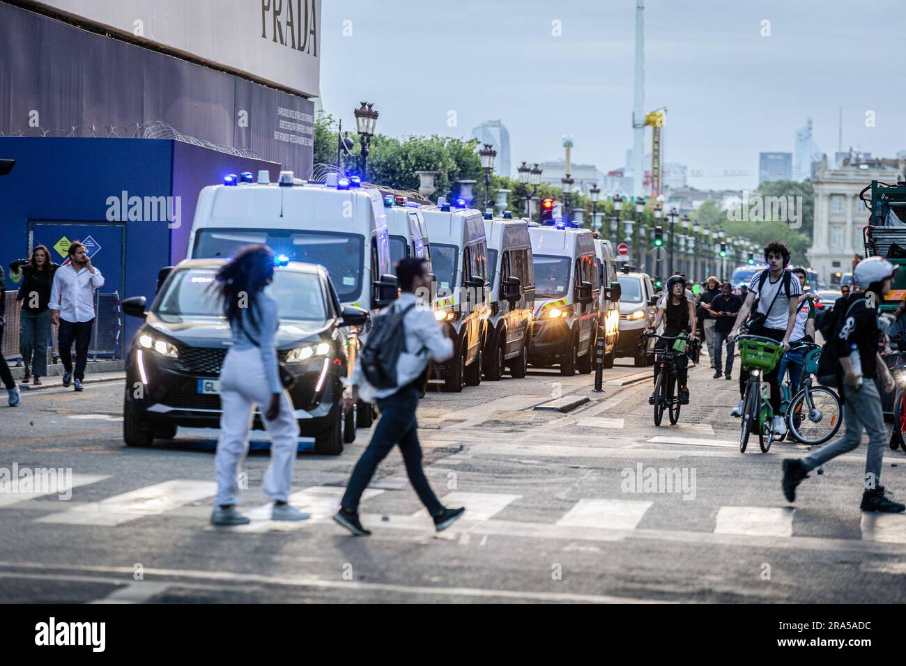 Spontaneous street images hi-res stock photography and images - Alamy