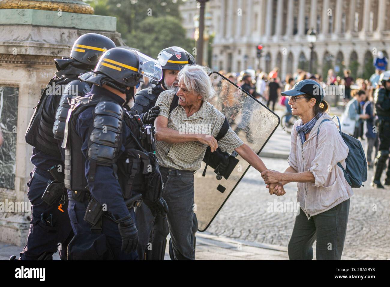 Elderly people police usa hi-res stock photography and images - Alamy