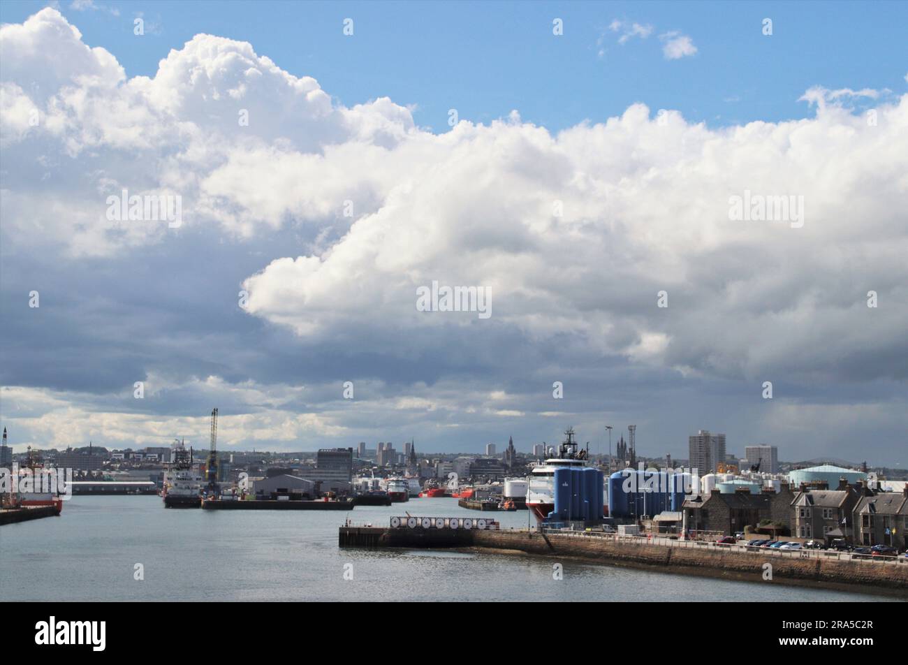Aberdeen harbour history scotland hi-res stock photography and images ...