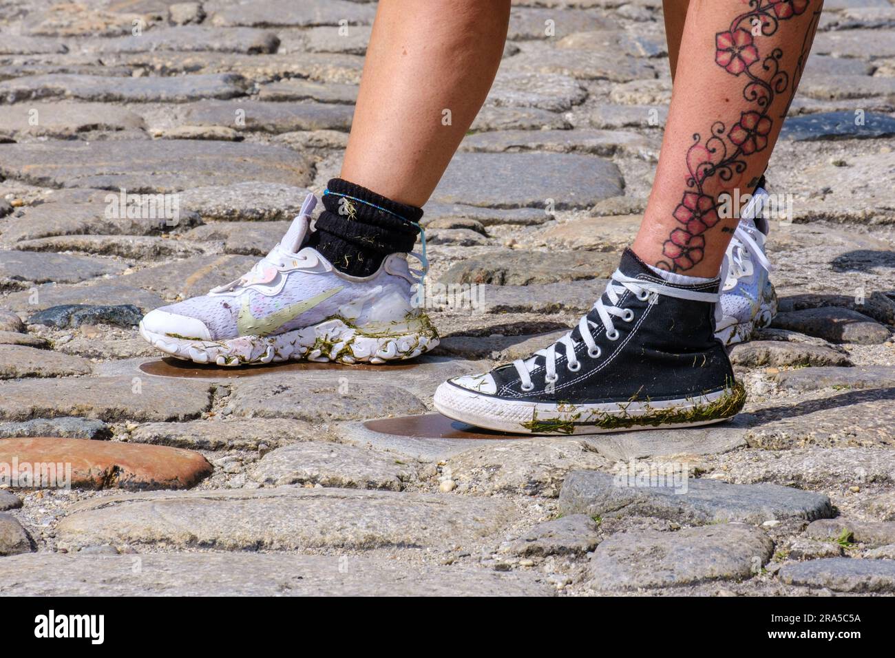 Two females step on the brass right footprint of Queen Elizabeth II and ...