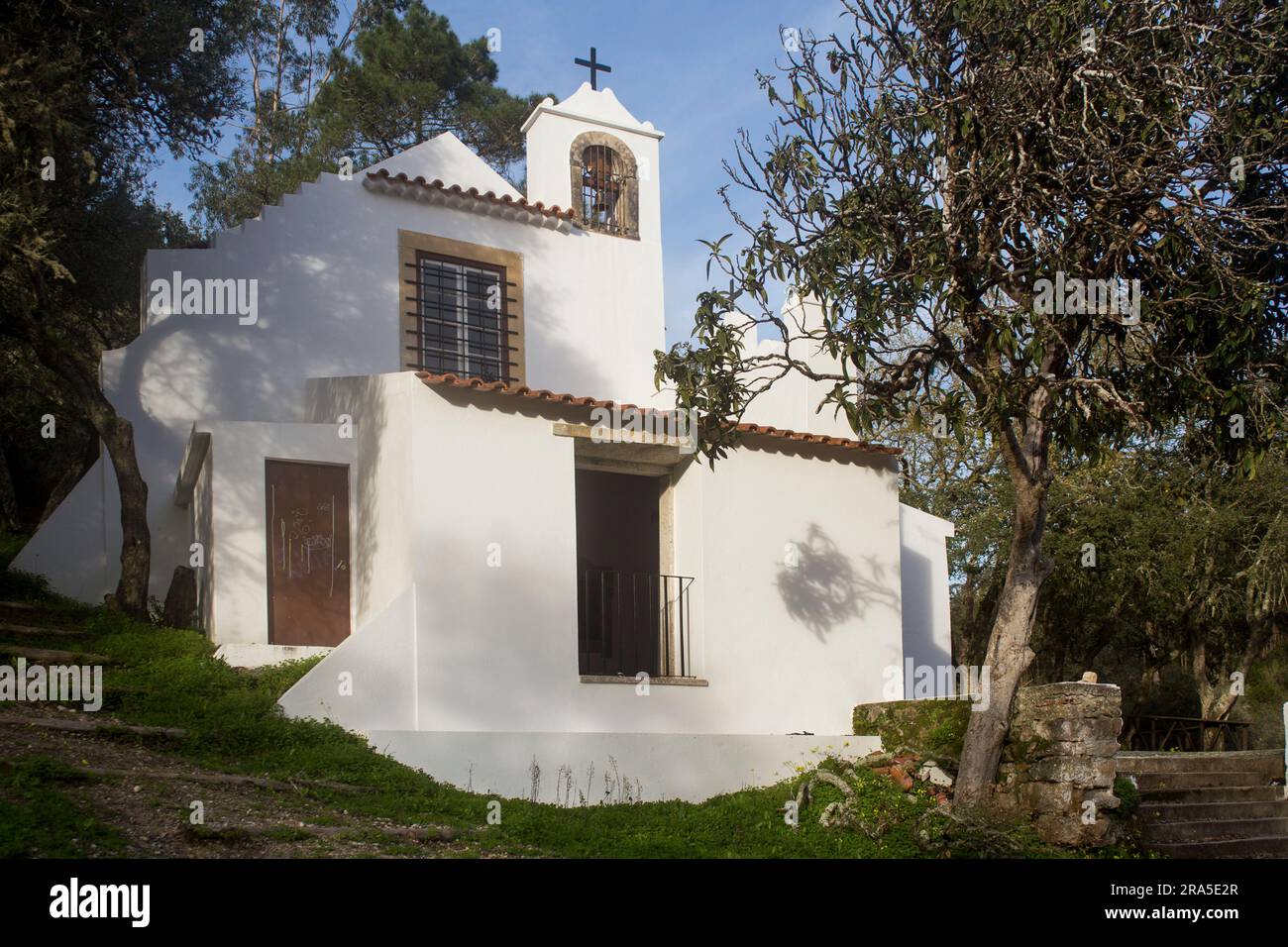 Capela de Nossa Senhora do Arquiteto A small rural chapel with a rustic ...