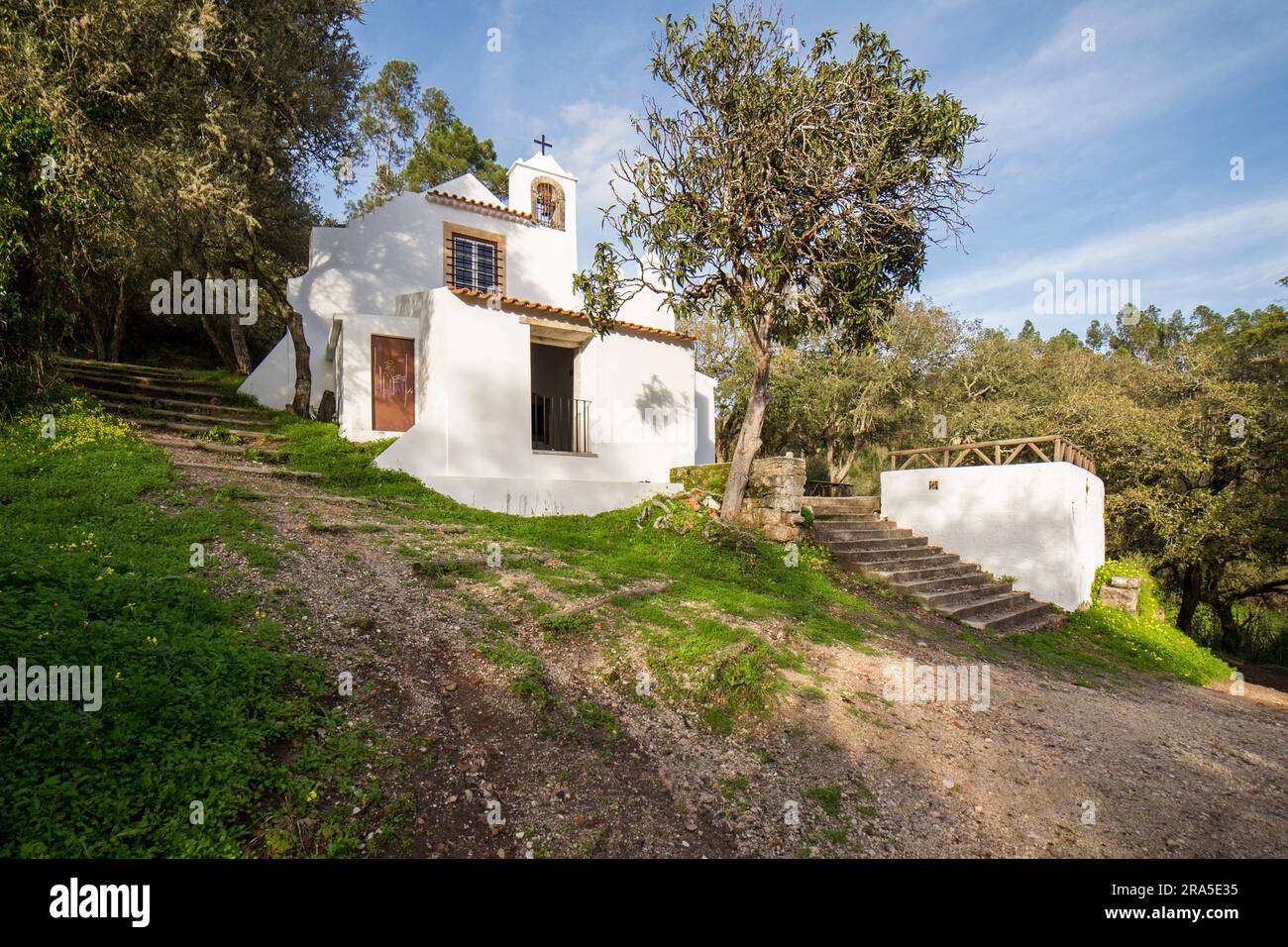 Capela de Nossa Senhora do Arquiteto A small rural chapel with a rustic ...