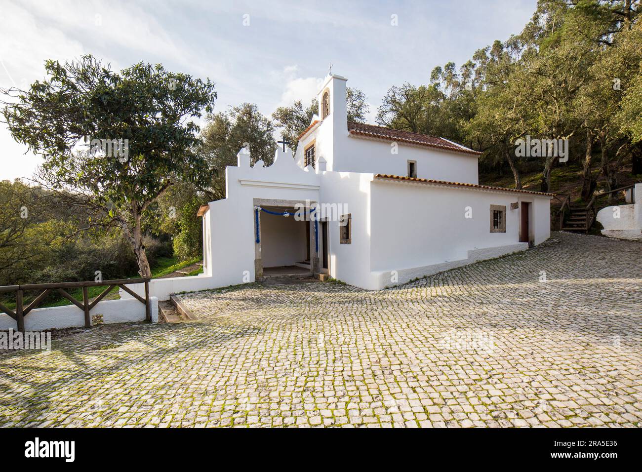 Capela de Nossa Senhora do Arquiteto A small rural chapel with a rustic ...