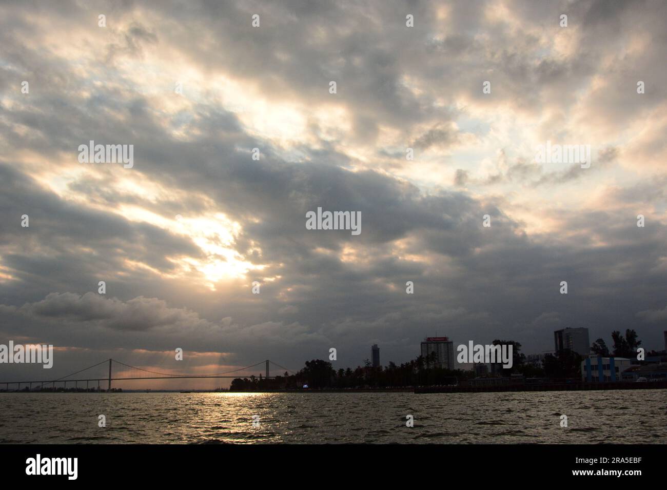 Maputo silhouette at sunset. Mozambique Stock Photo - Alamy