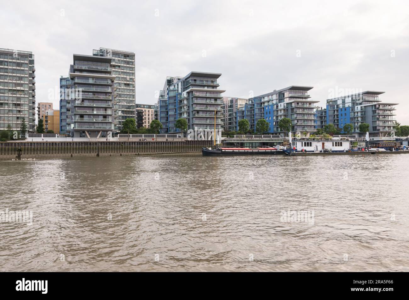 Wandsworth Riverside Quarter Pier and moorings, Wandsworth, London ...