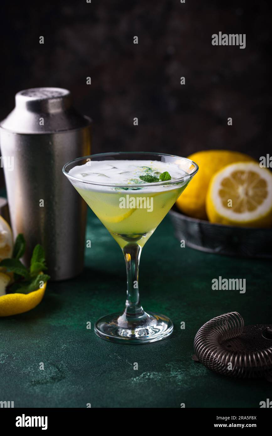 Cocktail or mocktail with lemon and mint Stock Photo - Alamy