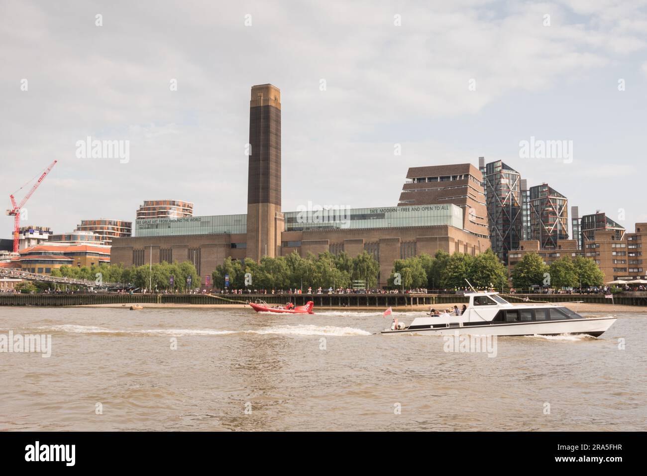 The Tate Modern and Millennium Bridge on the River Thames, Bankside ...