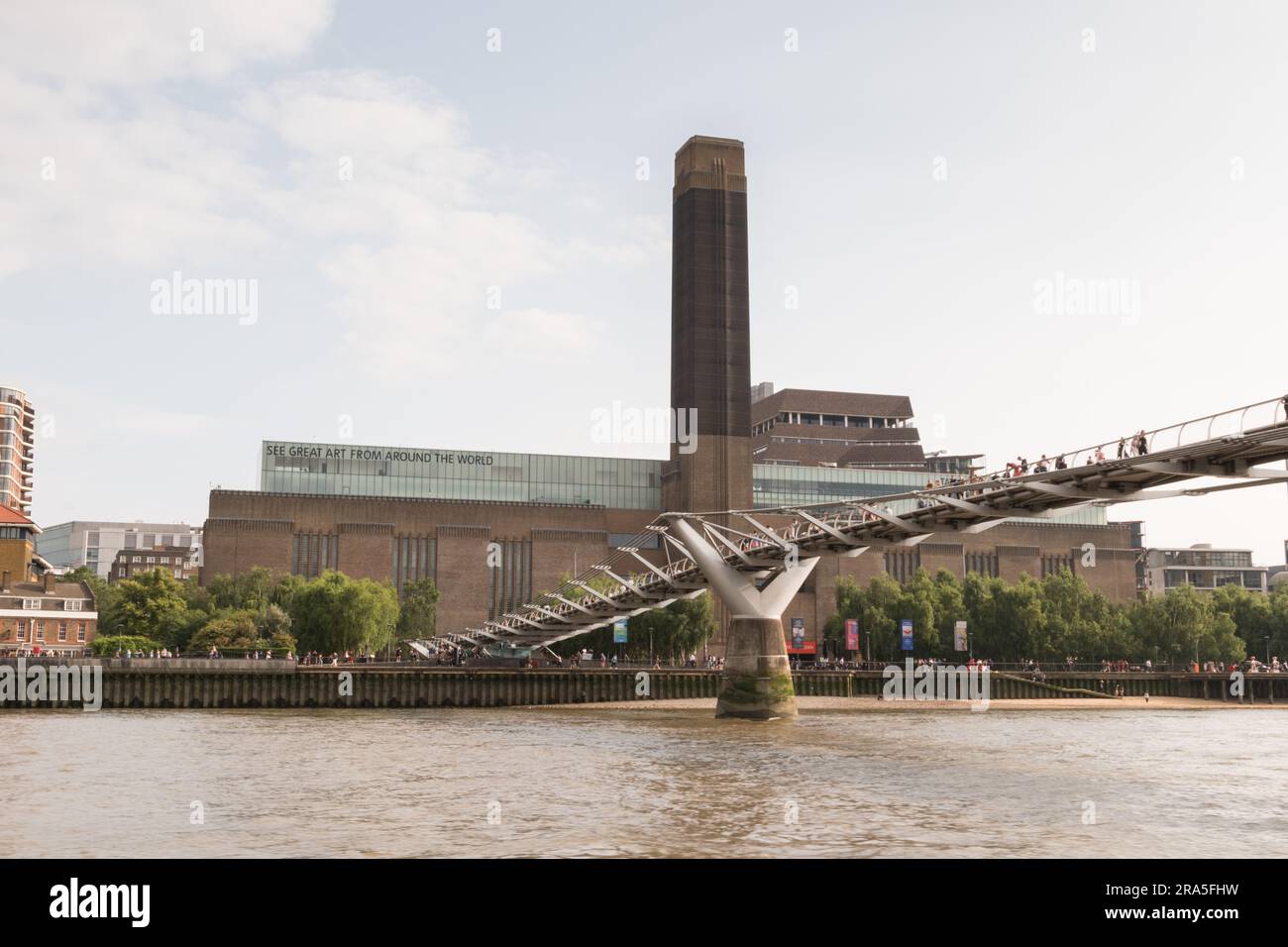 The Tate Modern and Millennium Bridge on the River Thames, Bankside ...