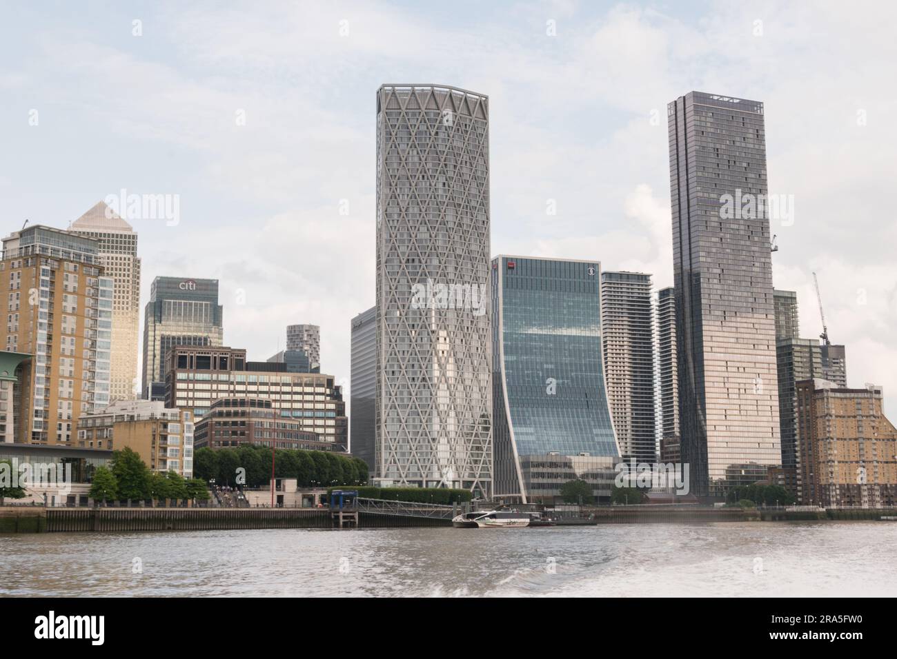 Landmark Pinnacle residential skyscrapers and high rise office blocks ...