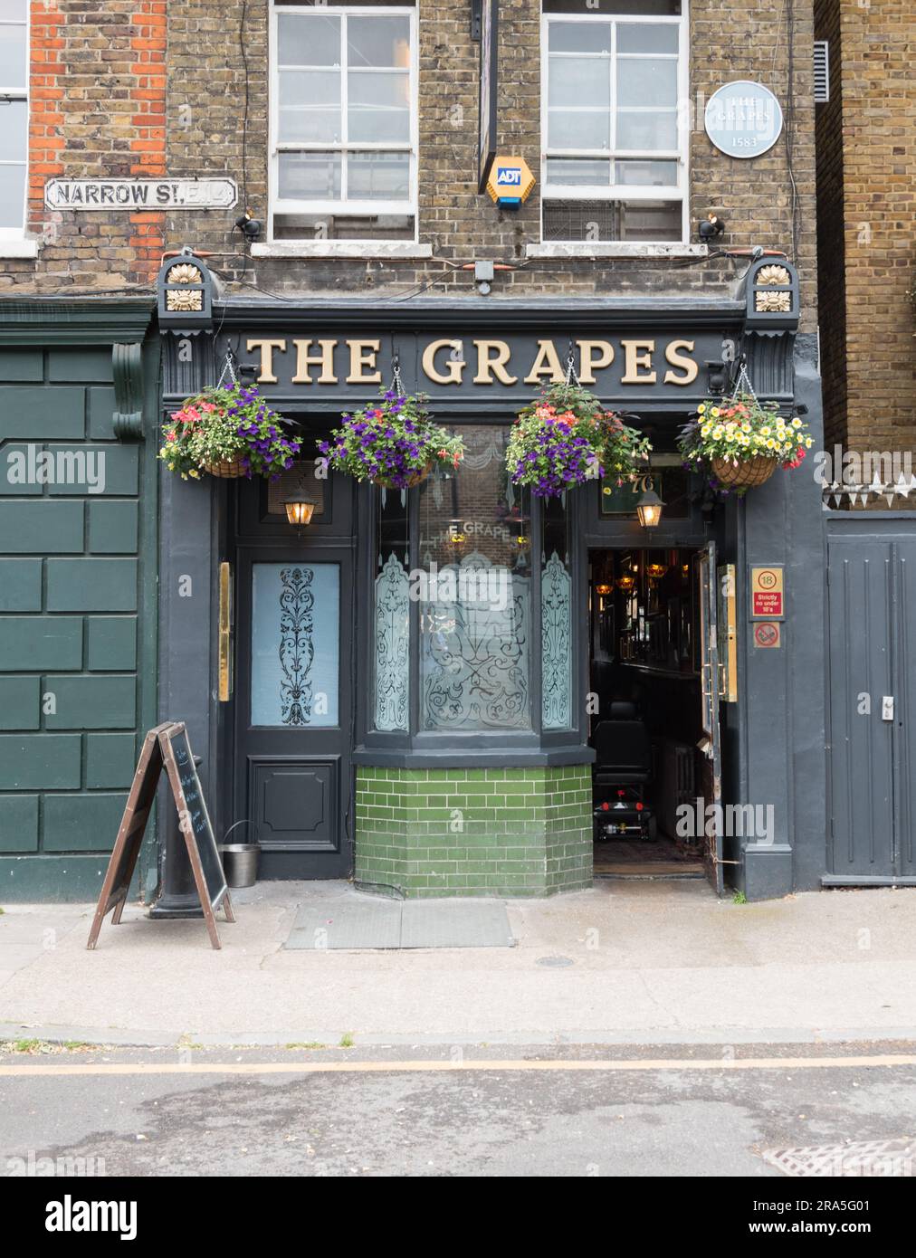 Poplar street hi-res stock photography and images - Alamy