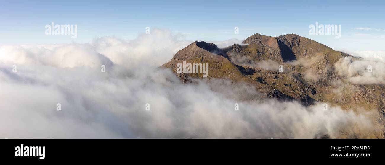 Peaking above the clouds hi-res stock photography and images - Alamy