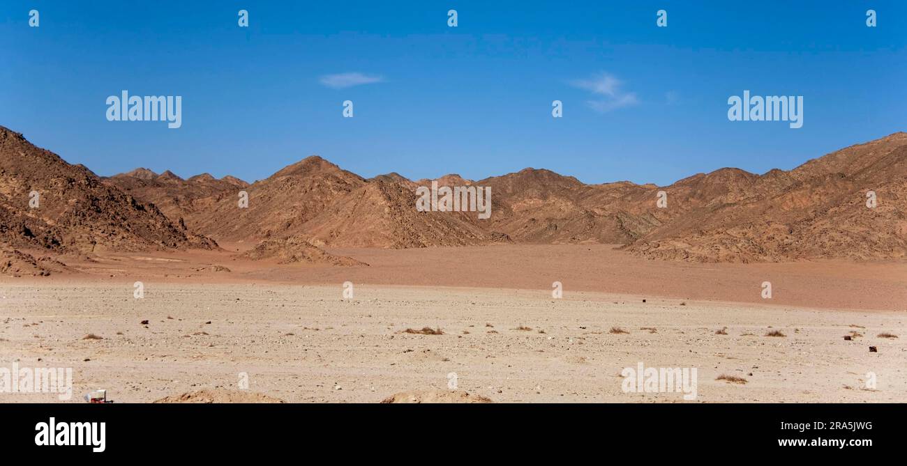 Arabic mountain range hi-res stock photography and images - Alamy