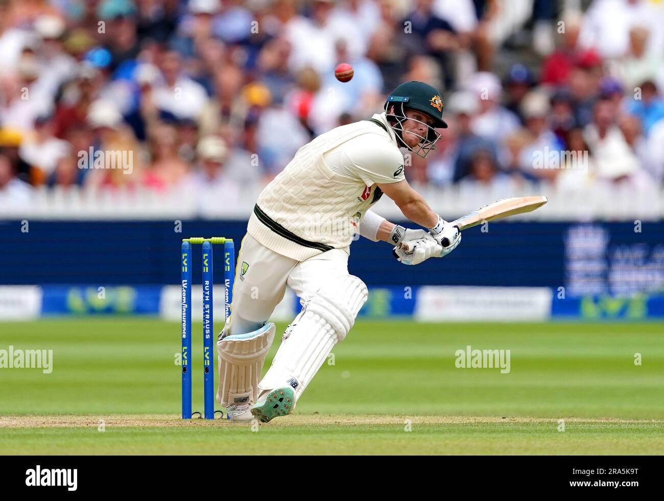 Cricket steve smith bats hi-res stock photography and images - Alamy