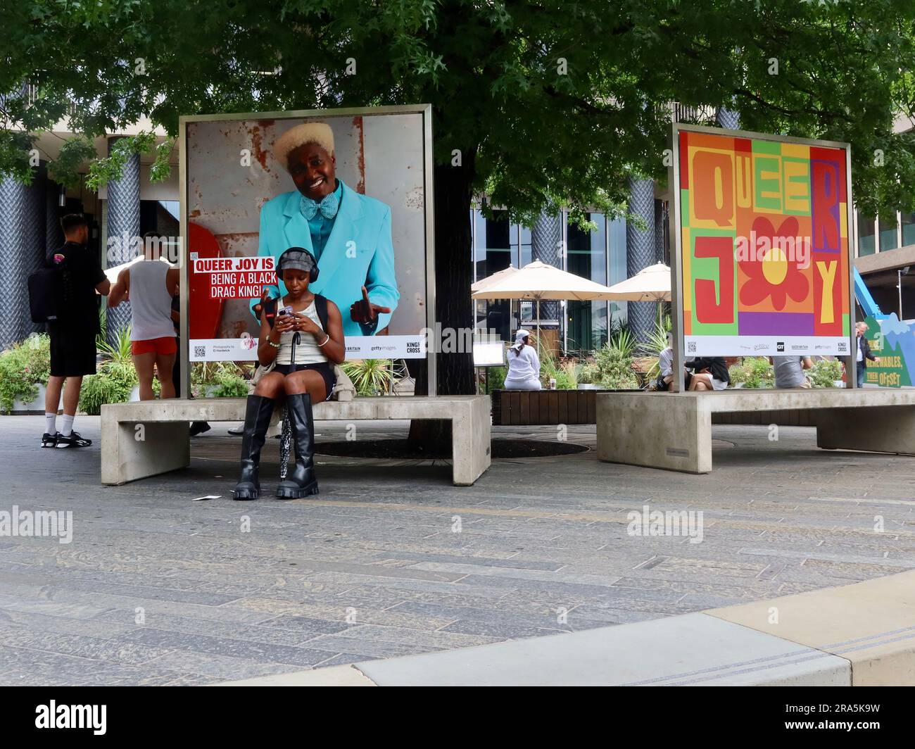 Woman wearing platform boots hi-res stock photography and images - Alamy
