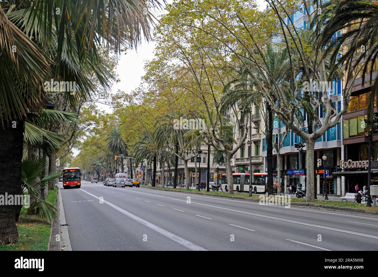 Diagonal street hi-res stock photography and images - Alamy