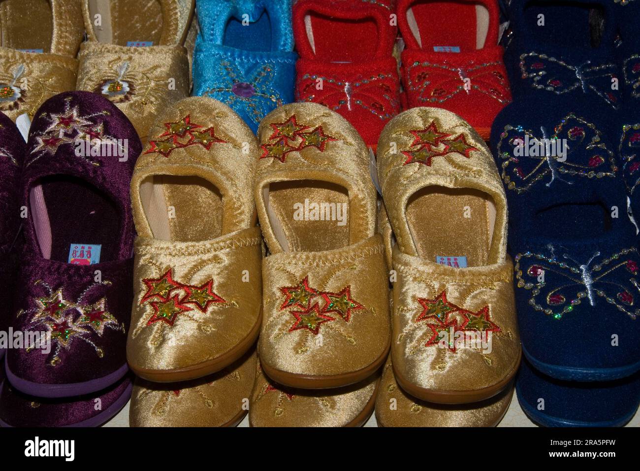 Turkish slippers stall hi-res stock photography and images - Alamy