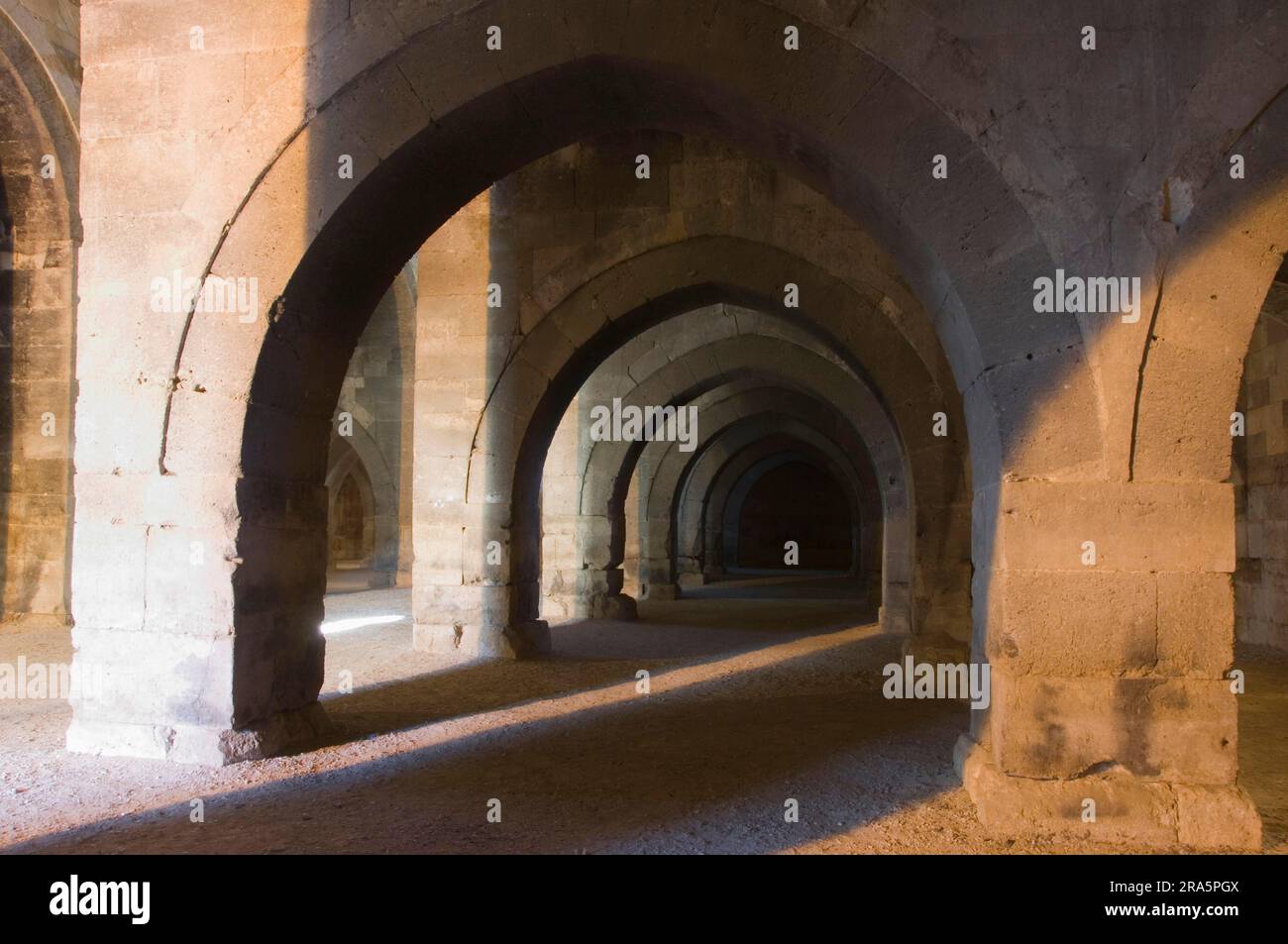 Arched vault, Sultanhani Kervansaray, between Konya and Aksaray, Turkey ...