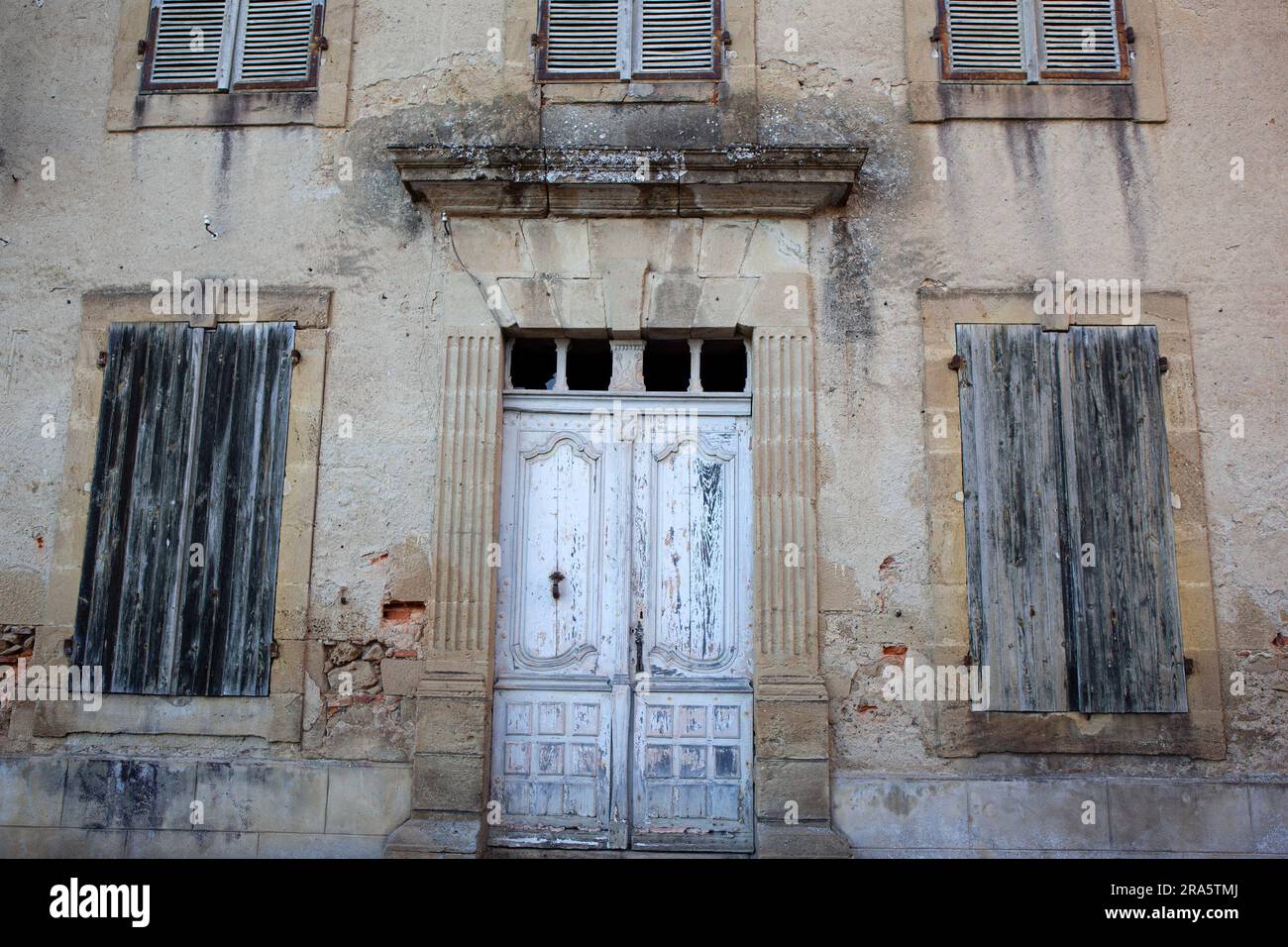 Facade of an old French mansion in South West of France Stock Photo - Alamy
