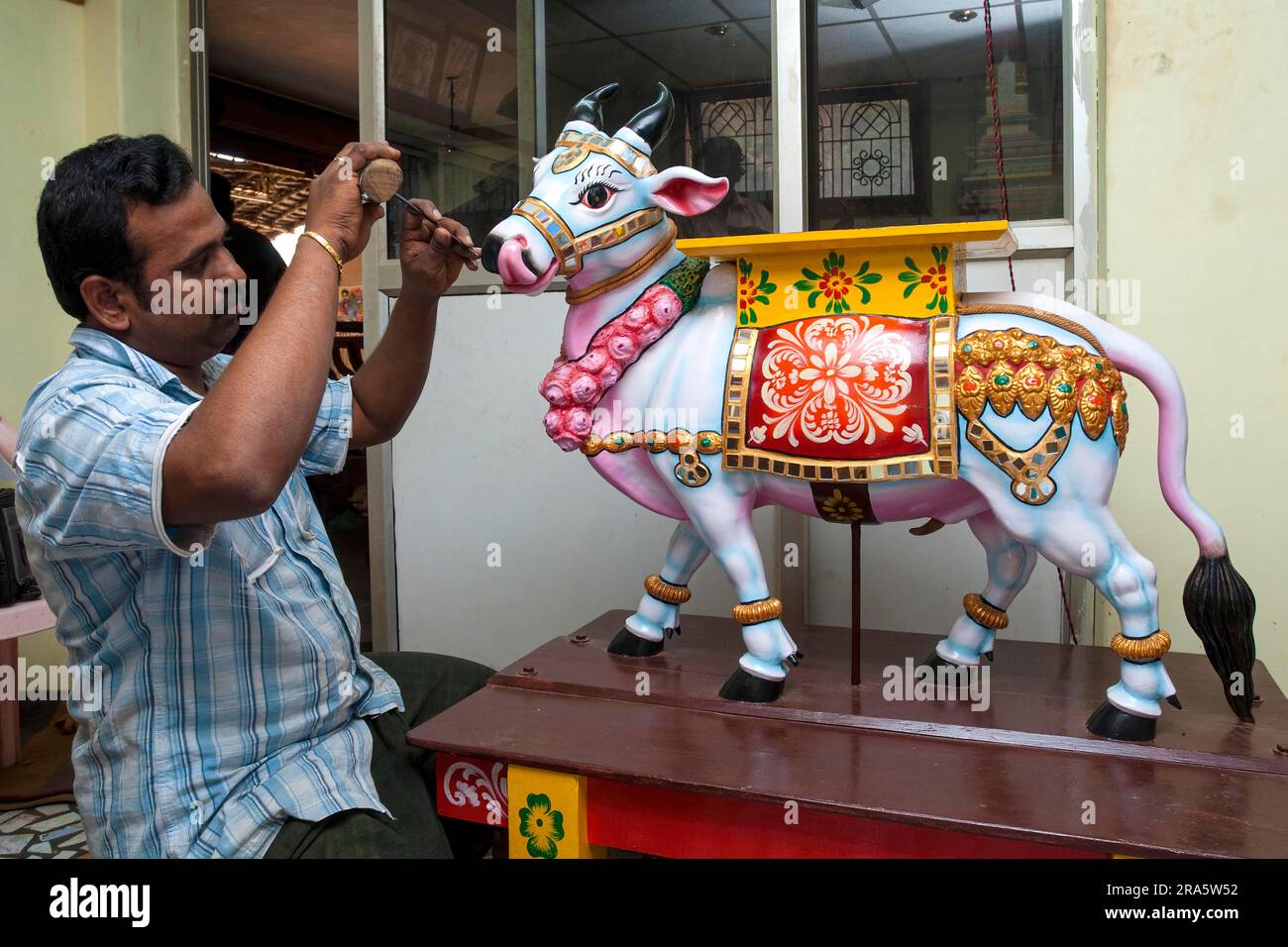 Making carvings wooden Rishabha bull vahanam at Karaikudi, Tamil Nadu ...