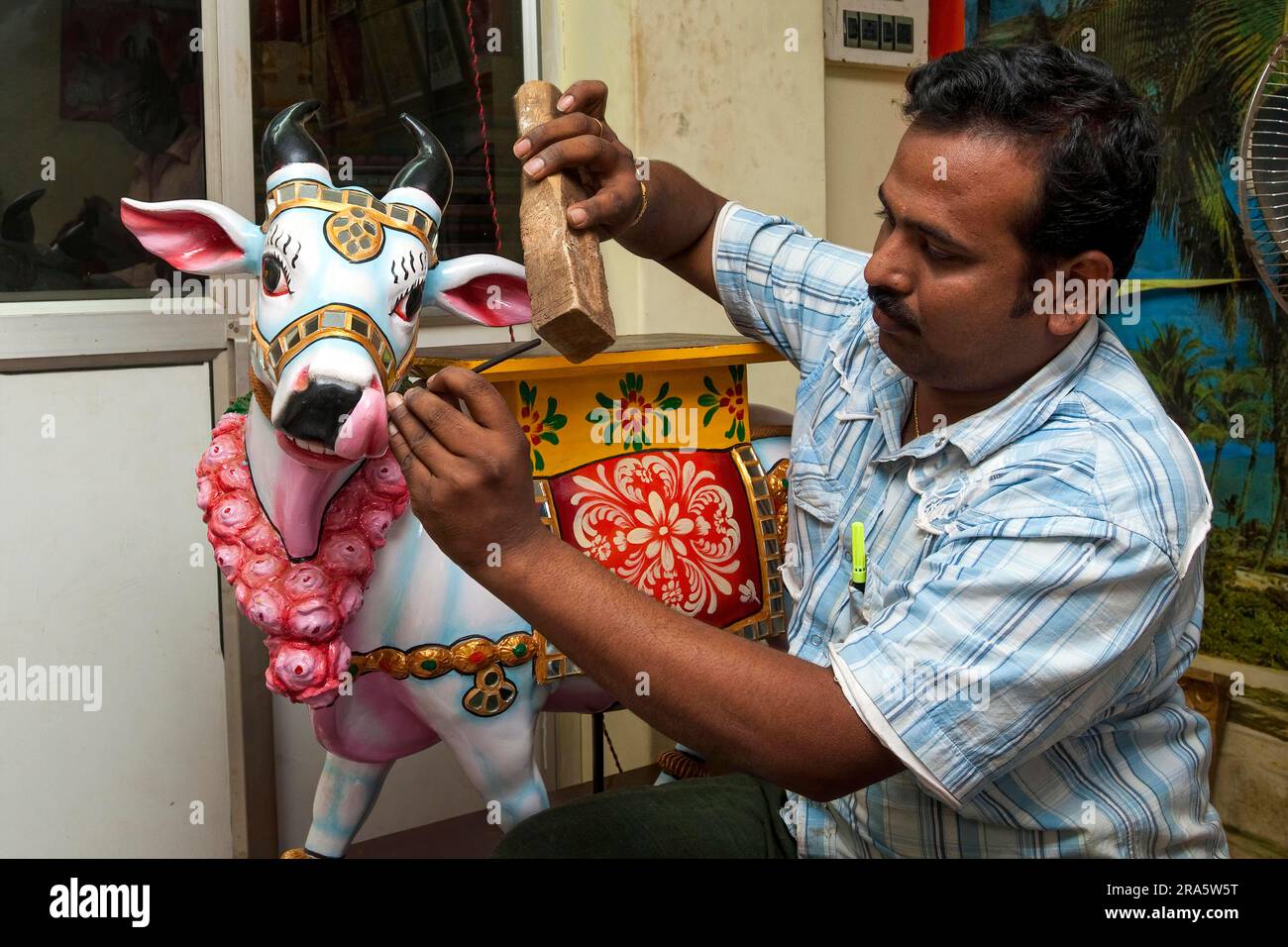 Making carvings wooden Rishabha bull vahanam at Karaikudi, Tamil Nadu ...