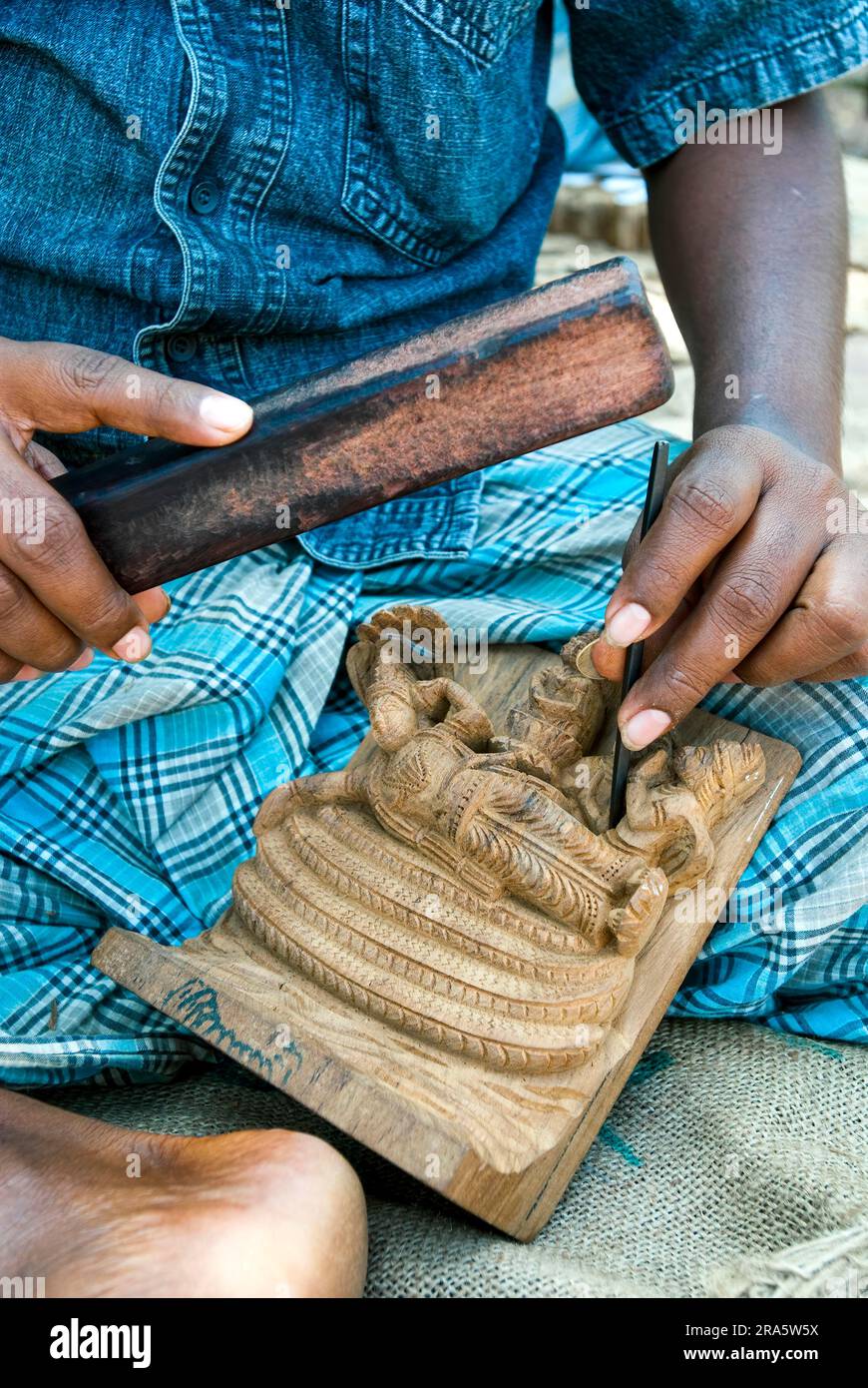 Chiselling wooden sculptures at karaikudi, Tamil Nadu, South India ...