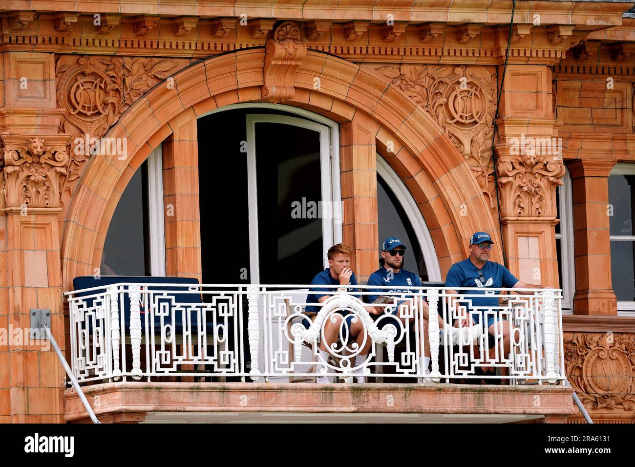 Pope balcony hi-res stock photography and images - Alamy