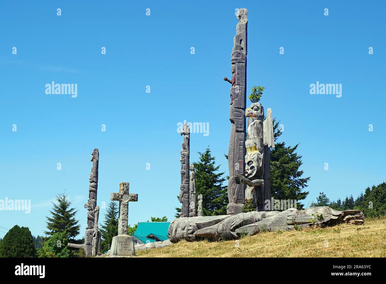 Wooden tote poles in Alert Bay, First Nation, Art, Vancouver Island ...