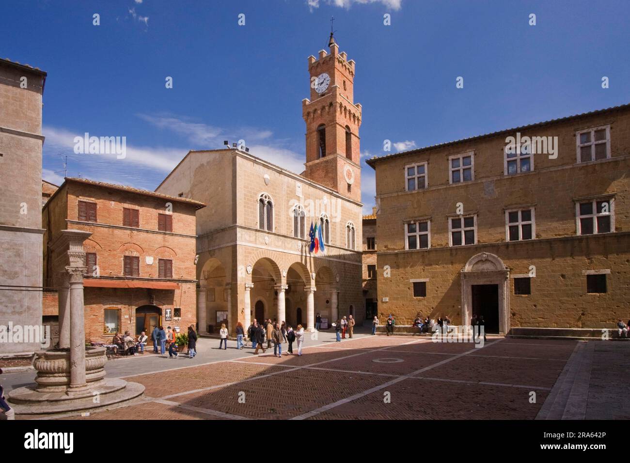 Town Hall, Piazza Pio II, Old Town of Pienza, Tuscany, Palazzo Pubblico ...