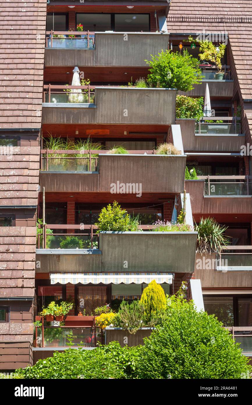 Stepped apartment building hi-res stock photography and images - Alamy