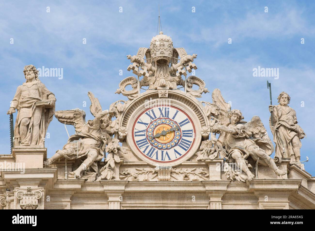Clock and statues, Stato della Citta del Vaticano, San Pietro Basilica ...