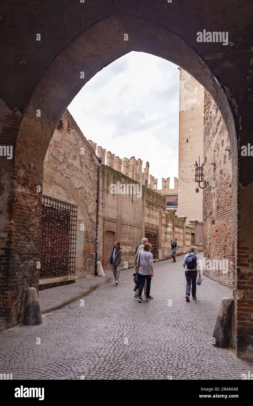 Castelvecchio bridge in verona hi-res stock photography and images - Alamy