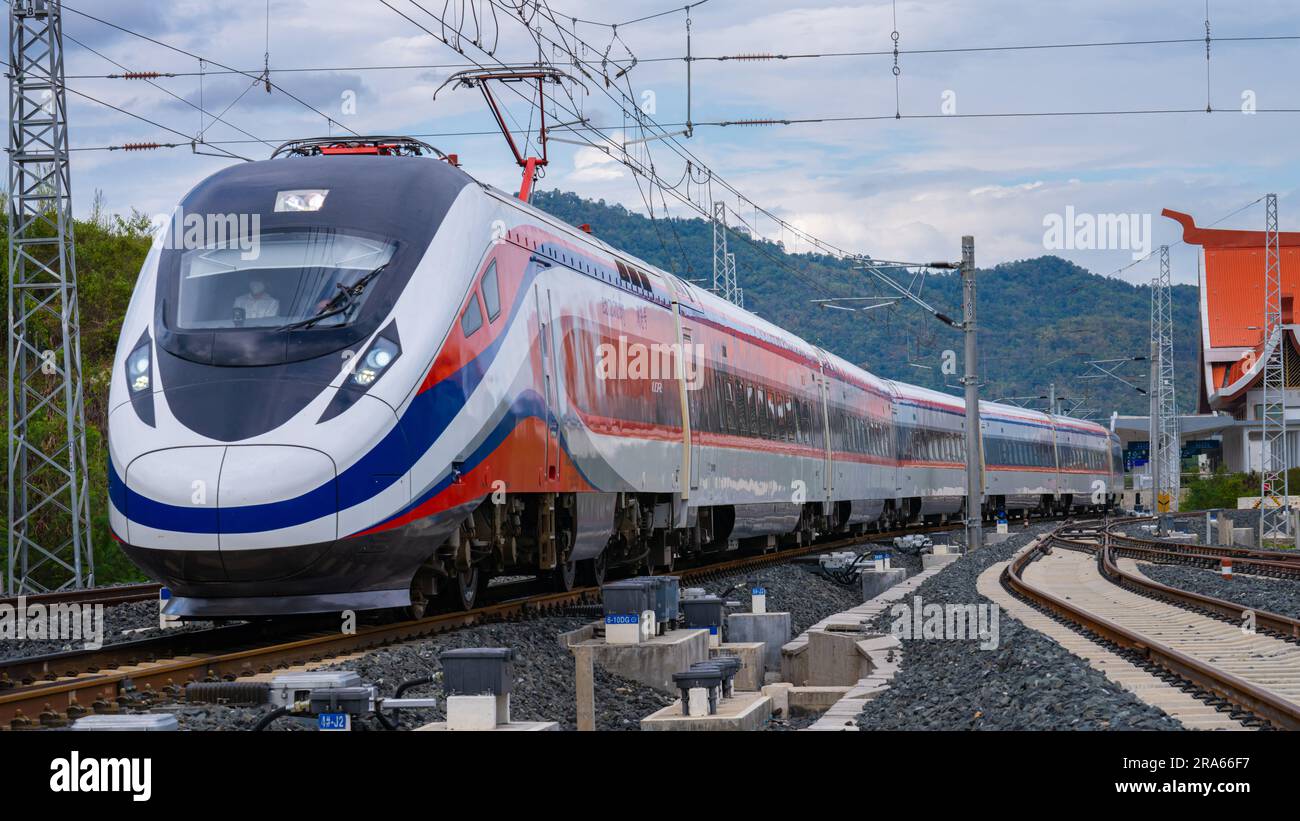 (230701) -- VIENTIANE, July 1, 2023 (Xinhua) -- The Lane Xang passenger ...