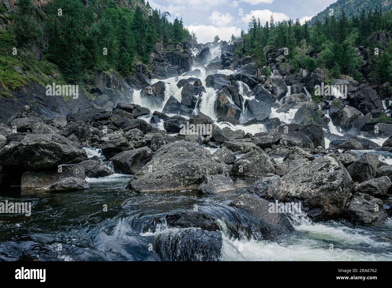 Big Chulchinsky waterfall in Altai reserve. Famous landmark Uchar. Fall ...