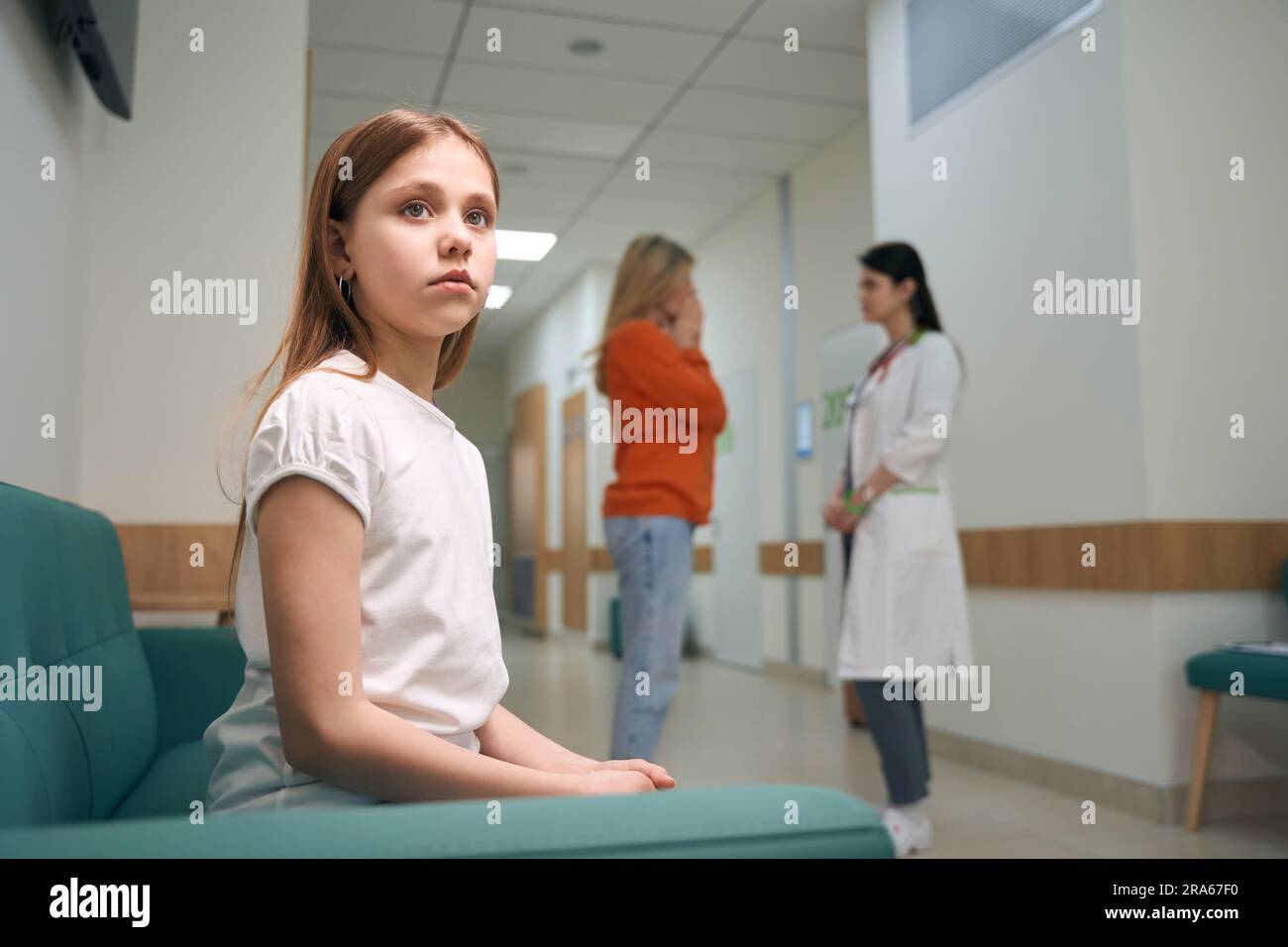 Mother of little girl patient crying hearing bad diagnosis Stock Photo ...