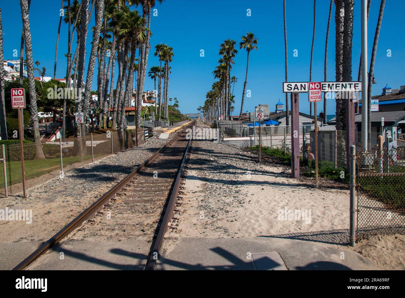 Southern pacific coast daylight train hi-res stock photography and ...